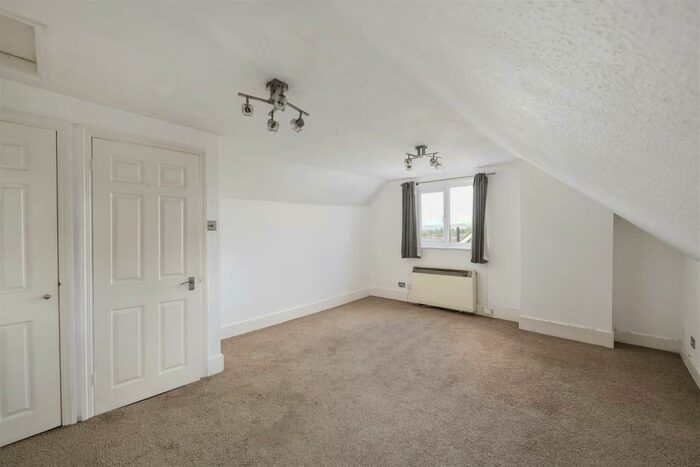 1 Bedroom Apartment For Sale In Chart Lane, Reigate, Surrey, RH2