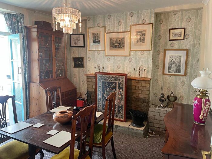 3 Bedroom Detached House For Sale In , Heol Llanelli, Pontyates ...