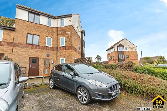 2 Bedroom Flat For Sale In Plantain Court, Milton Keynes, MK7