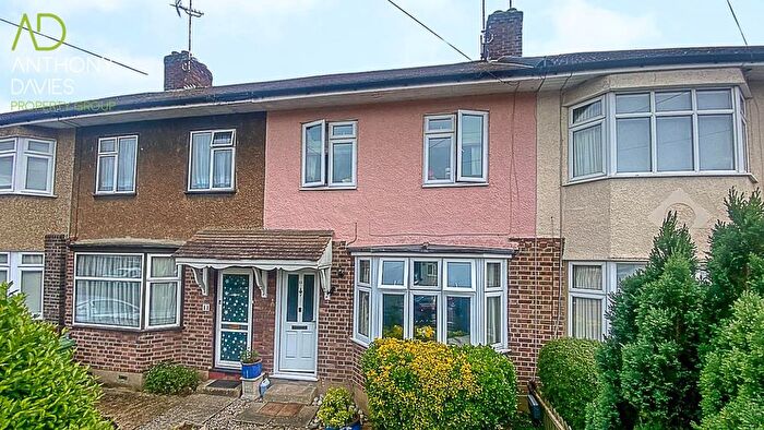 Houses for sale & to rent in EN10 6RH, Buttondene Crescent, Lower ...