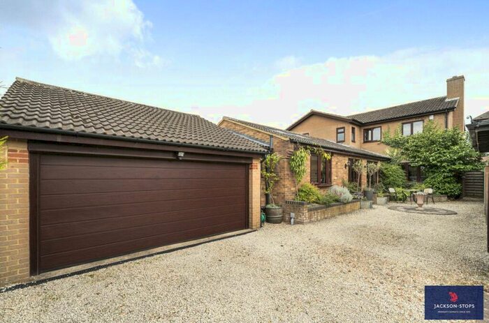 4 Bedroom Detached House For Sale In Station Road, Lower Stondon ...