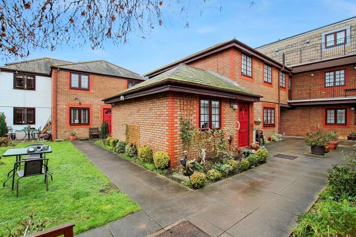 Houses for sale & to rent in SE9 3QR, Parkview Road,,Coldharbour And ...