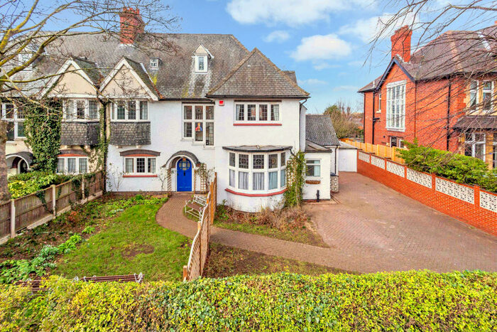 7 Bedroom Semi-Detached House For Sale In Thorne Road, Doncaster, DN2