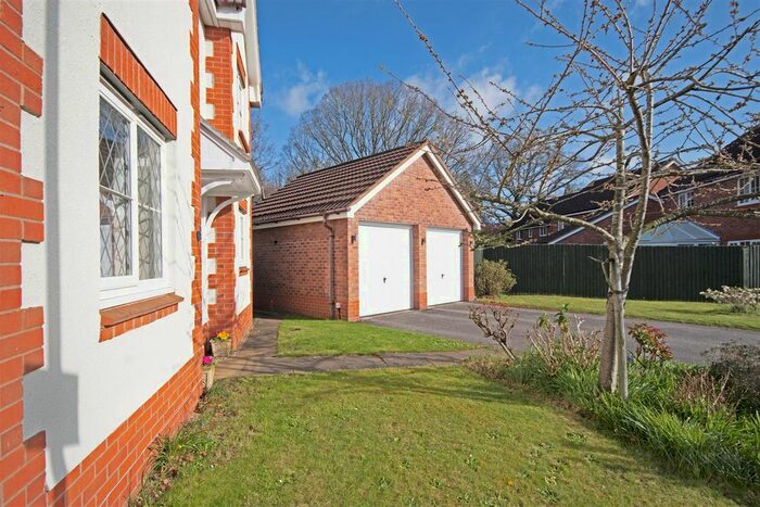 4 Bedroom Detached House For Sale In Aspen Close, Walmley, Sutton ...