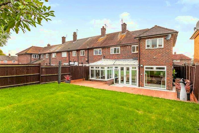 Houses for sale & to rent in RH1 3NL, Radstock Way, Merstham Redhill