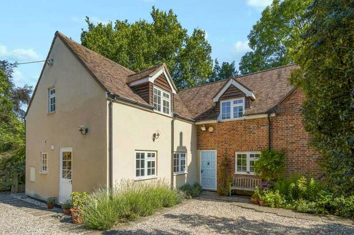 Houses for sale & to rent in RG7 6TE, The Slade, Bucklebury Reading