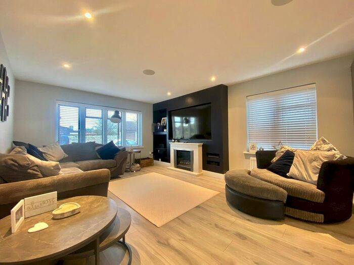 4 Bedroom Detached Bungalow For Sale In Freame Way, Gillingham, SP8