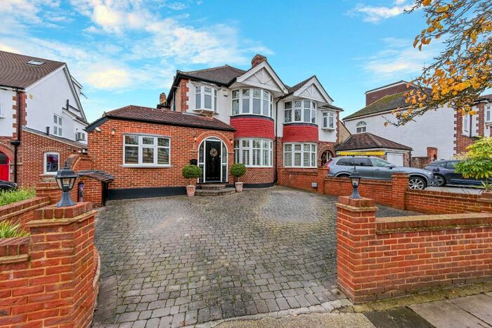 4 Bedroom Semi-Detached House For Sale In The Hollands, Worcester Park, KT4