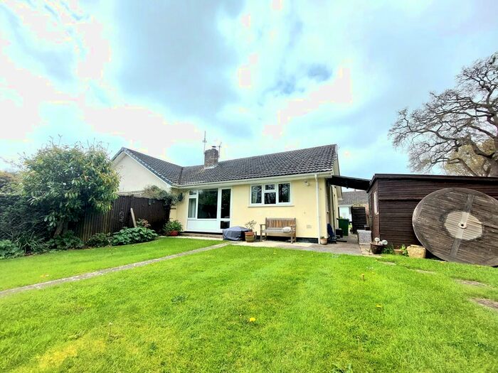 2 Bedroom Semi-detached Bungalow For Sale In Meadow Close, Nether ...