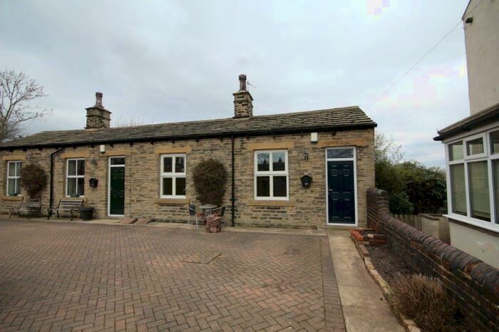 1 Bedroom Bungalow To Rent In Manor Street, Hartshead Moor, Cleckheaton ...