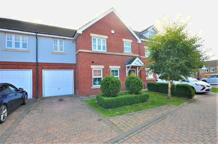 4 Bedroom Semi-Detached House For Sale In Station Court, Thorne ...