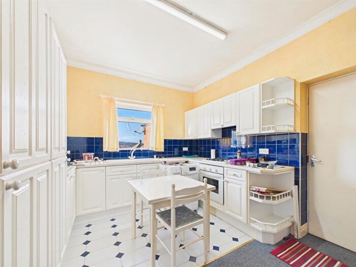 2 Bedroom Semi-Detached Bungalow For Sale In Bridlington Avenue, Low ...