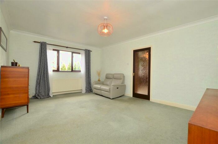 3 Bedroom Bungalow For Sale In Hough Side Lane, Pudsey, West Yorkshire ...