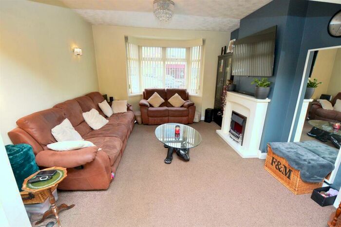 4 Bedroom Semi-Detached House For Sale In Copdale Road, Crown Hills, LE5