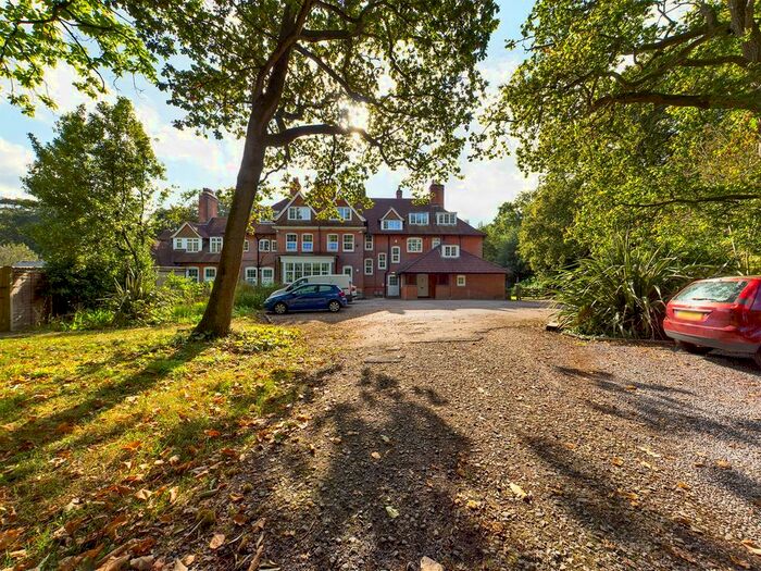 2 Bedroom Flat To Rent In Netley Hill Estate, Southampton, SO19