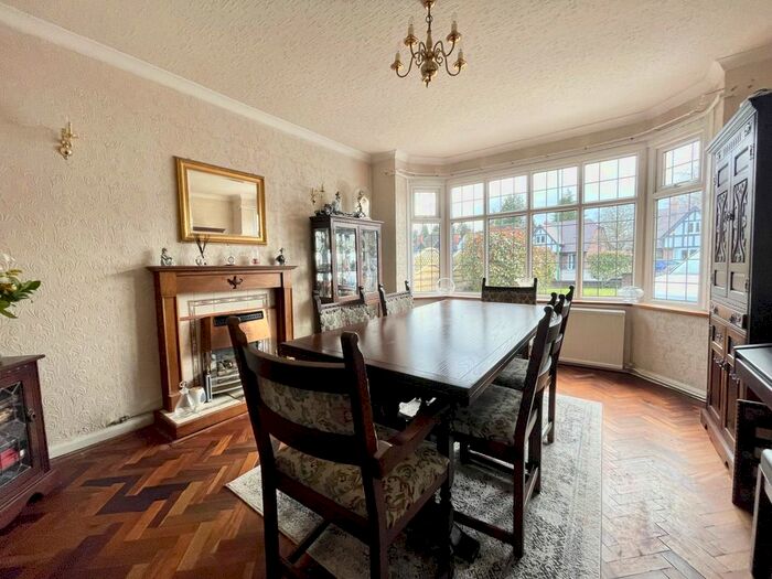 4 Bedroom Detached House For Sale In Dove House Lane Solihull B91 4 Bedroom Detached House For Sale In Dove House Lane Solihull B91
