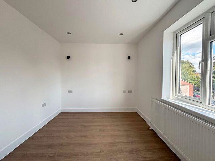 6 Bedroom Semi Detached House For Sale In Bicester Road, , Aylesbury ...