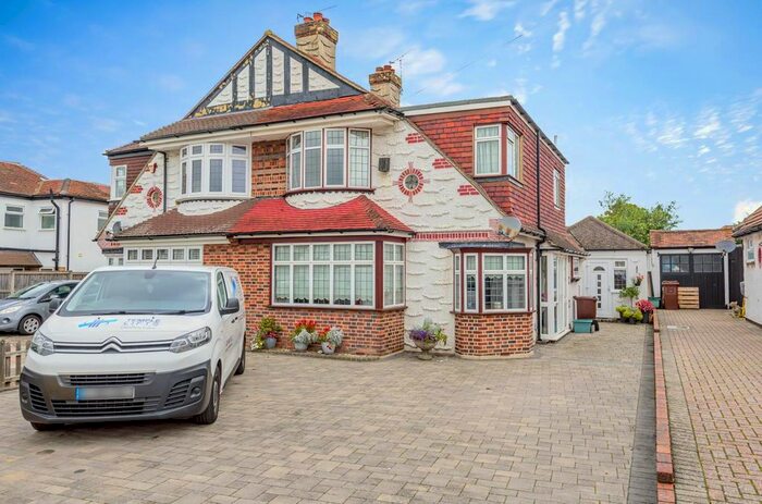 4 Bedroom Semi Detached House For Sale In Chadacre Road, Stoneleigh ...