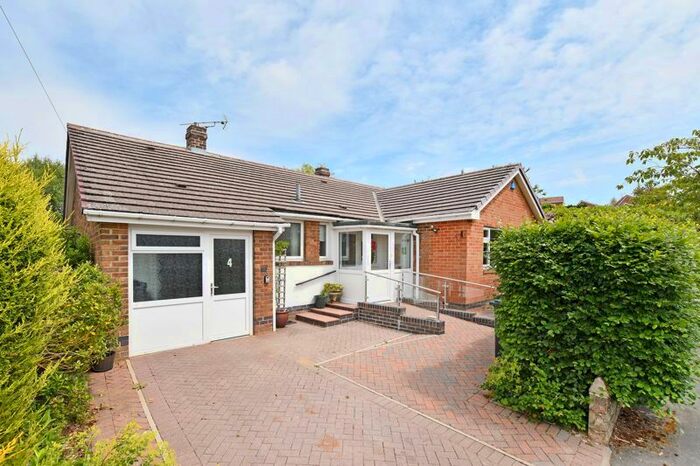 Houses for sale & to rent in S10 4NW, Holyrood Avenue, Fulwood Sheffield