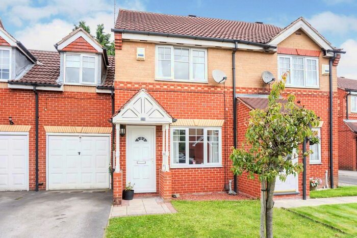 Houses for sale & to rent in LS10 4ET, Throstle Road, Middleton Park Leeds