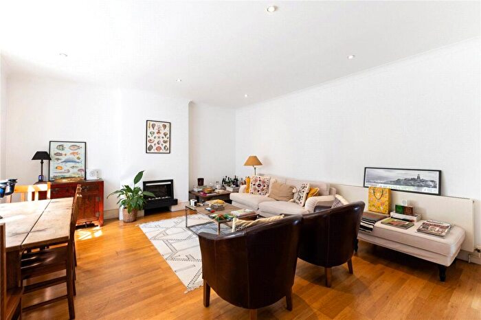 2 Bedroom Apartment To Rent In Redcliffe Gardens, Chelsea, London, SW10