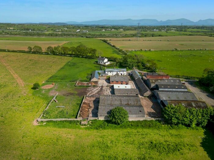 4 Bedroom Farm House For Sale In Maen Eryr, Tregaian, Llangefni, Ynys ...