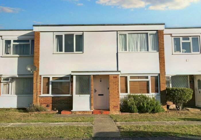 2 Bedroom Flat For Sale In Tamar Rise, Chelmsford, Essex, CM1