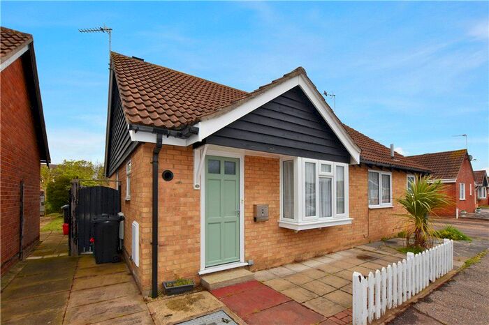 1 Bedroom Bungalow For Sale In Camellia Crescent, Clacton-On-Sea, Essex ...