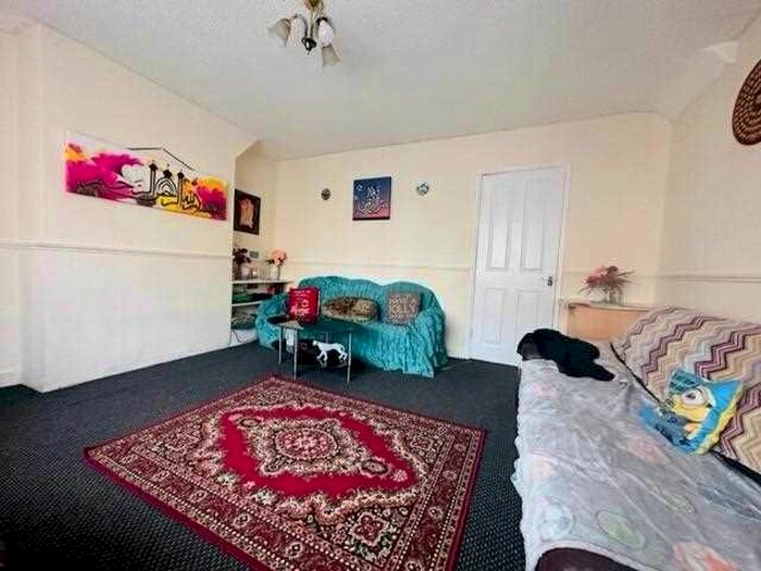 3 Bedroom Semi Detached House For Sale In Maple Crescent, Slough, SL2