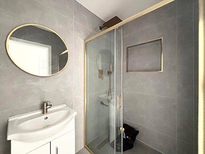 6 Bedroom Semi Detached House For Sale In Bicester Road, , Aylesbury ...