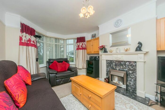 3 Bedroom Semi-Detached House For Sale In Calverley Lane, Bramley ...