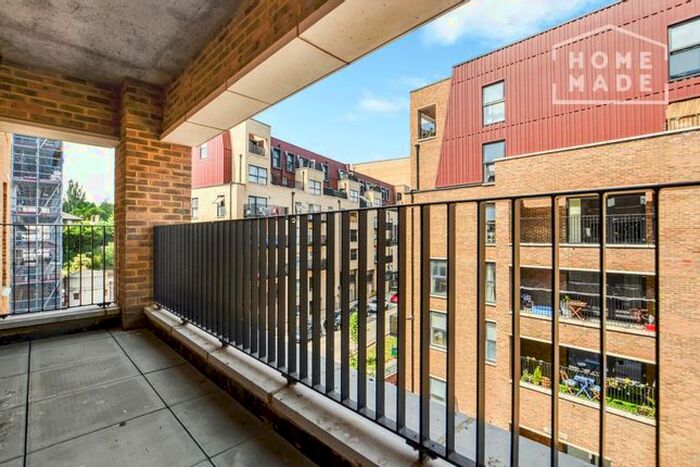 2 Bedroom Flat To Rent In Trinity Walk, Woolwich SE18