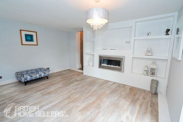 2 Bedroom Bungalow For Sale In York Road, Doncaster, South Yorkshire, DN5