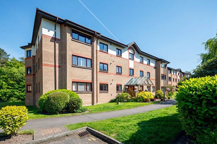 2 Bedroom Apartment For Sale In Riverside Park, Netherlee, G44