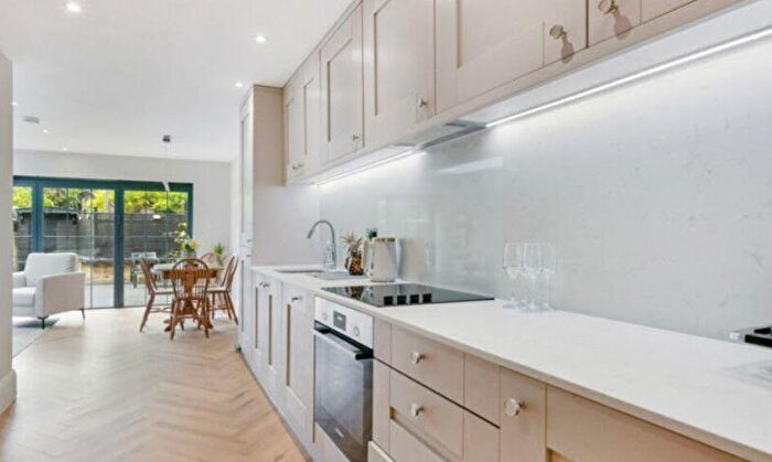 10 Bedroom Terraced House For Sale In Brooke Road, Hackney, London, N16