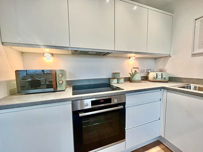 2 Bedroom Apartment To Rent In Alexander House, Talbot Road, Old ...