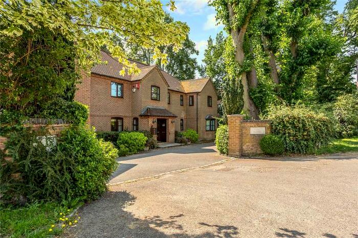 Houses for sale & to rent in SL6 9QP, Orchard Gardens, Bisham And ...