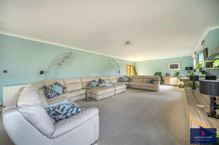 4 Bedroom Detached House For Sale In Station Road, Lower Stondon ...