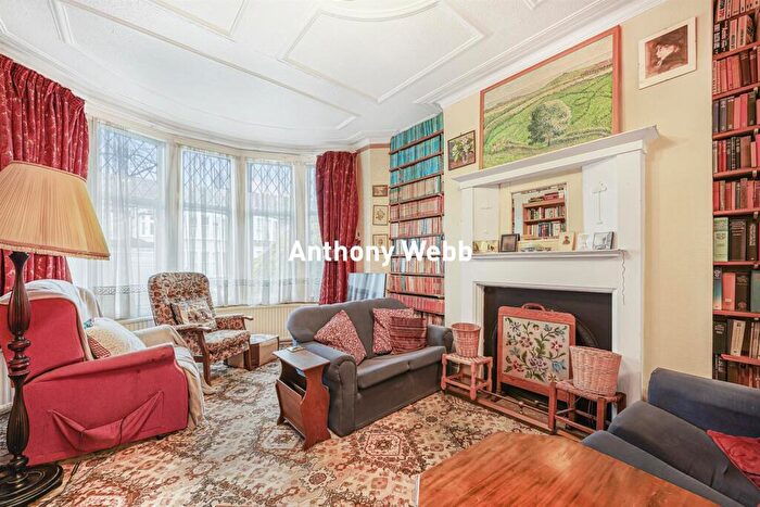 4 Bedroom Terraced House For Sale In The Crest, Palmers Green, N13