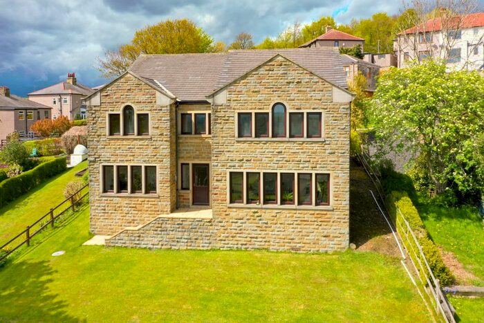 Houses for sale & to rent in HX3 7AN, Tenterfield Rise, Northowram And ...