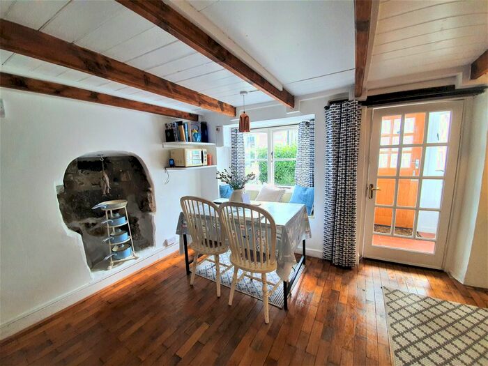 2 Bedroom Cottage To Rent In North Corner, Newlyn, Penzance, TR18