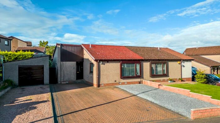 3 Bedroom Semi-Detached Bungalow For Sale In Inchcape Road, Broughty ...