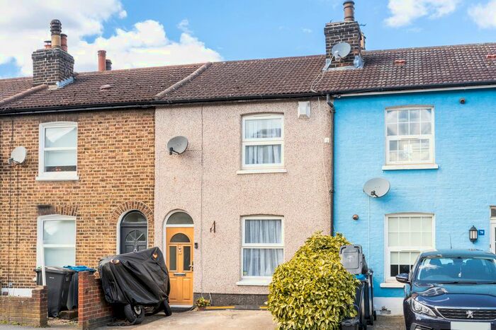 2 Bedroom Terraced House For Sale In Cross Road, Croydon, CR0