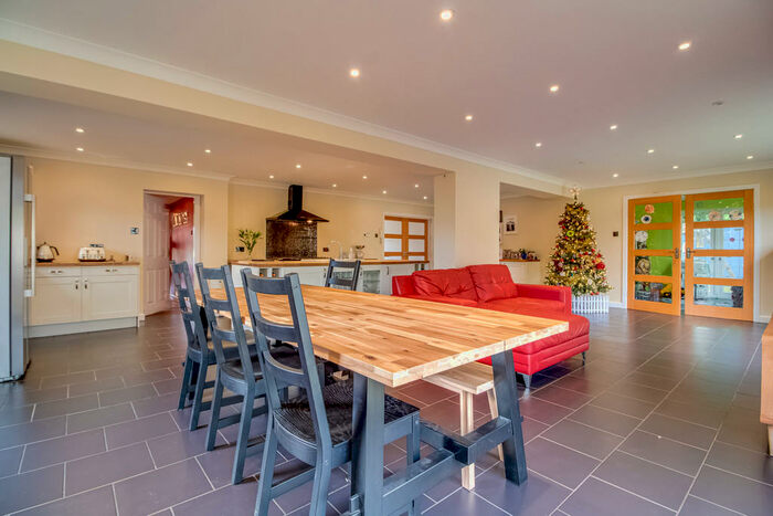 5 Bedroom Detached House For Sale In The Fairway, Fixby, HD2