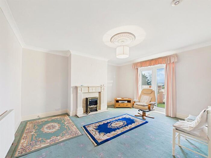 2 Bedroom Semi-Detached Bungalow For Sale In Bridlington Avenue, Low ...