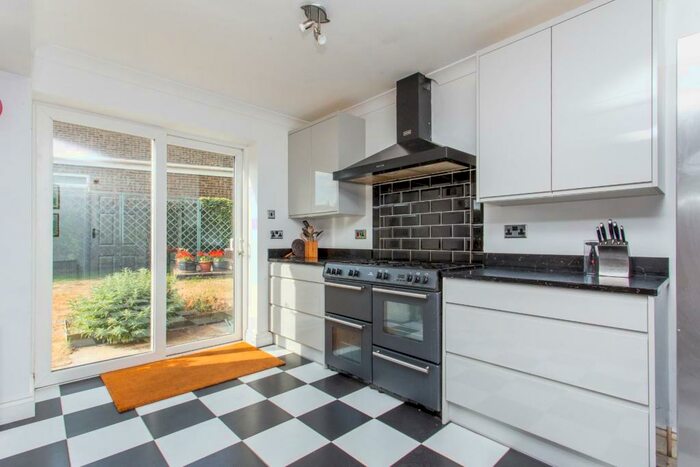 4 Bedroom Detached House For Sale In The Ridings, Cliftonville, Margate ...
