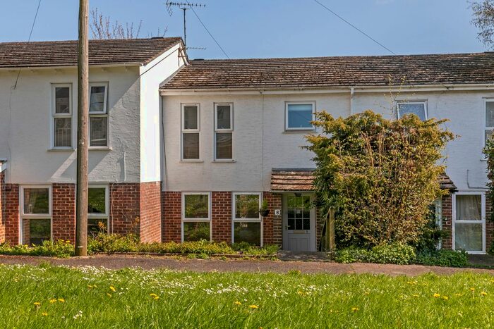 3 Bedroom Terraced House To Rent In Vale Way, Kings Worthy, Winchester ...