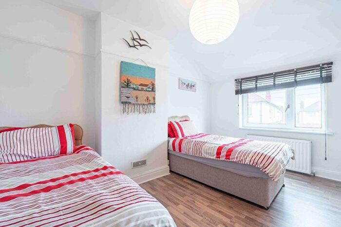 2 Bedroom Flat For Sale In Wynnstay Road, Old Colwyn, LL29