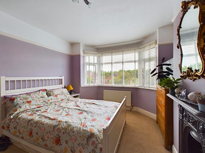 3 Bedroom Semi-Detached House For Sale In Winchester Road, Basingstoke ...