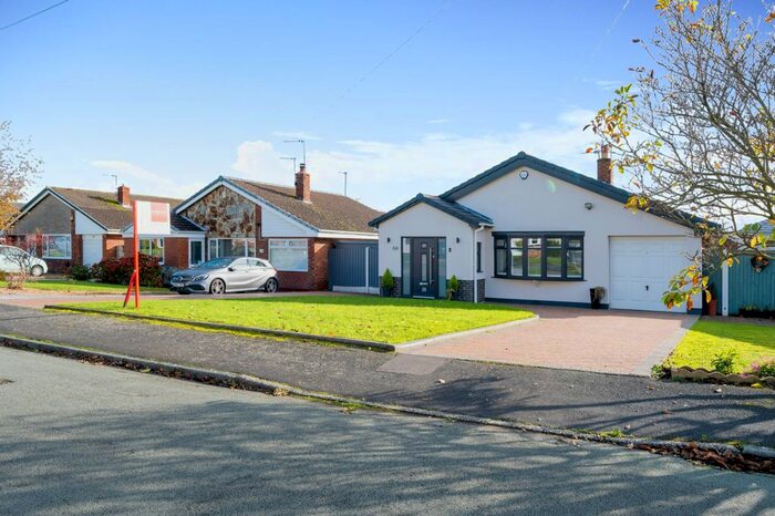 2 Bedroom Bungalow For Sale In Farringdon Road, Winwick, Warrington, WA2